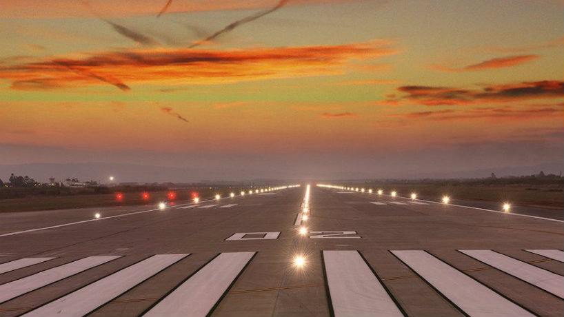 Video: así fue el primer despegue en la nueva pista del aeropuerto ...