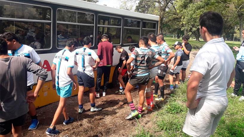 Hicieron un mega scrum para desenterrar el colectivo de la delegación ...