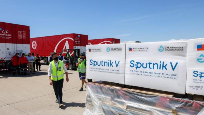 Rusia aprobó el primer lote de vacunas Sputnik V producidas en ...