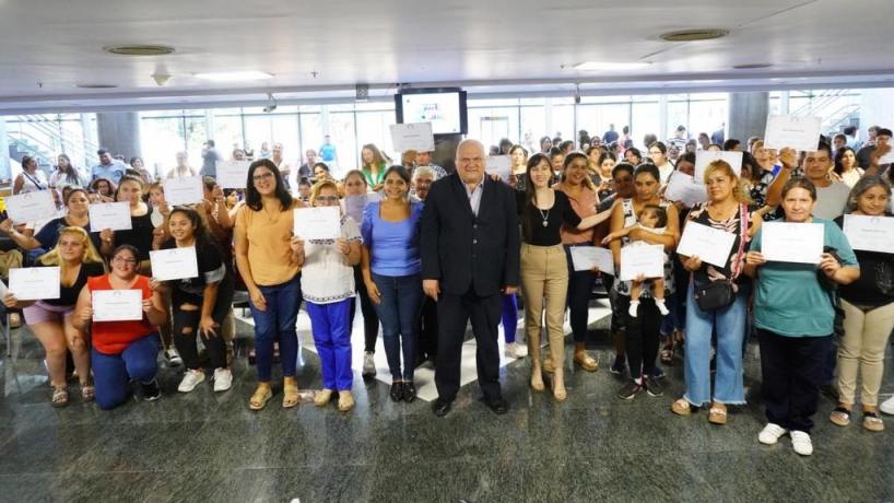 Entregaron certificados de finalización del proyecto Entregaron certificados de finalización del proyecto