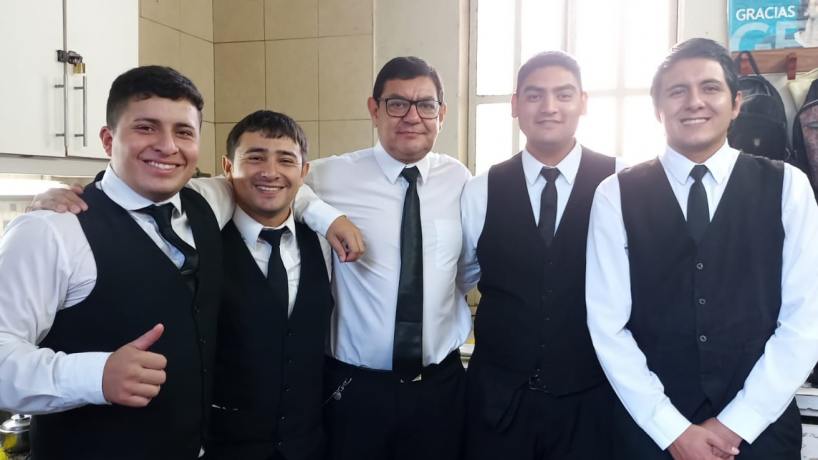 “Sí, yo sé qué piden”: Daniel, el mozo de Manzur y Jaldo en Casa de ...