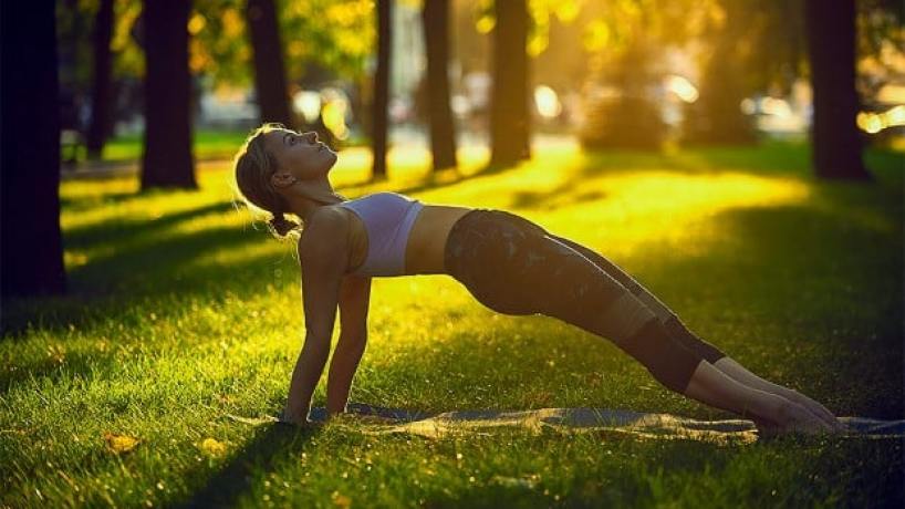 Los 11 beneficios de hacer yoga y el lugar para practicarlo sin costo ...