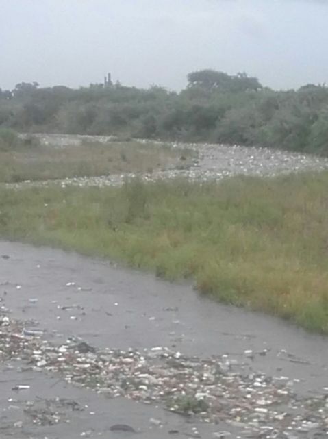 La tormenta dejó en evidencia el alto nivel de contaminación del río ...