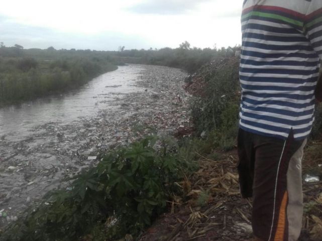 Desastre ambiental: Toneladas de basura llegan al río Salí a través del ...