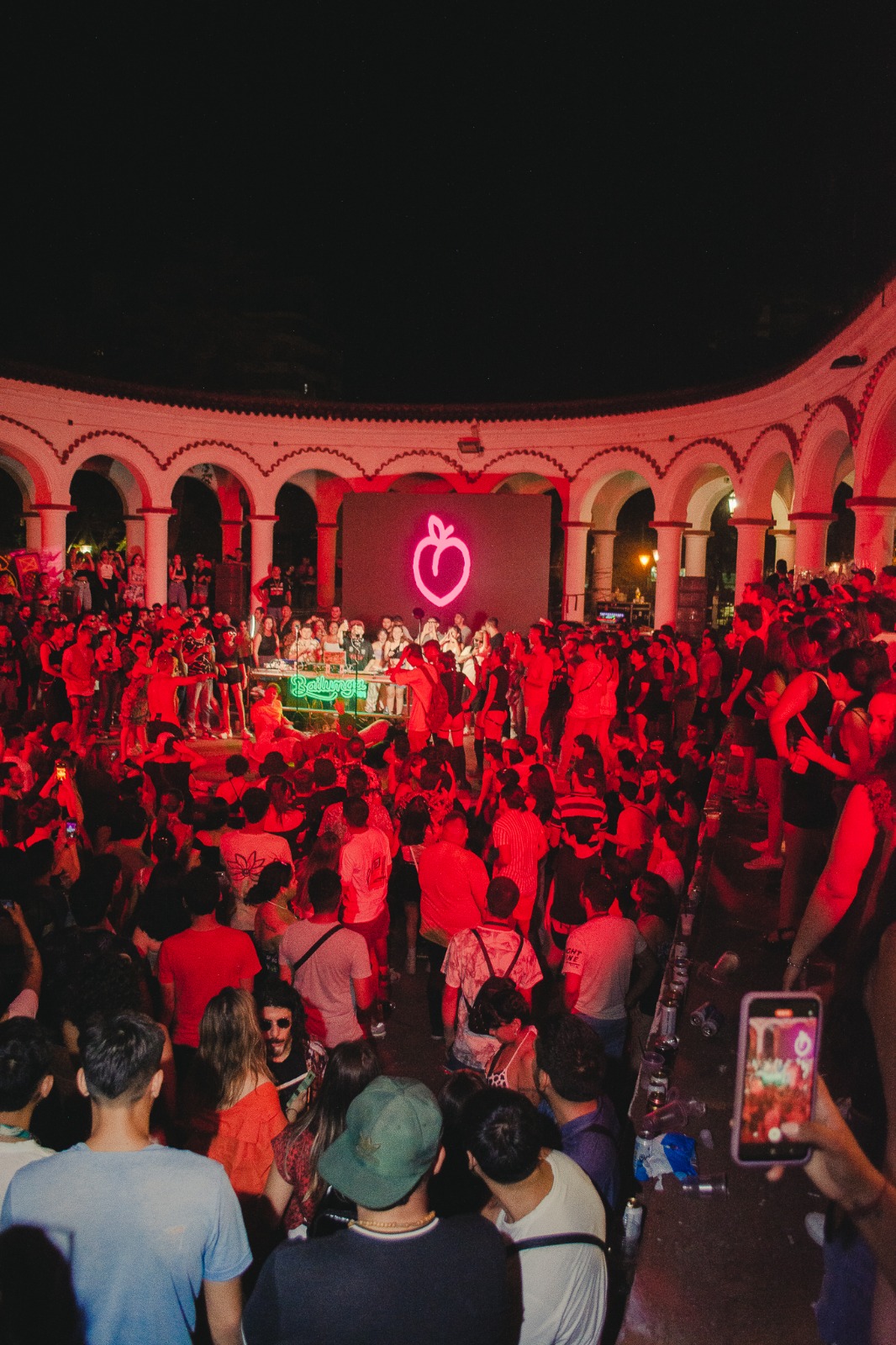 "Soy un arquitecto de la noche": Un viaje a la intimidad de El Barba ...