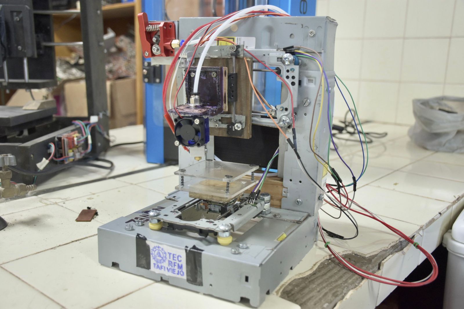 Orgullo tucumano: con chatarra reciclada crearon una impresora 3D para uso comunitario - Tucumán ...